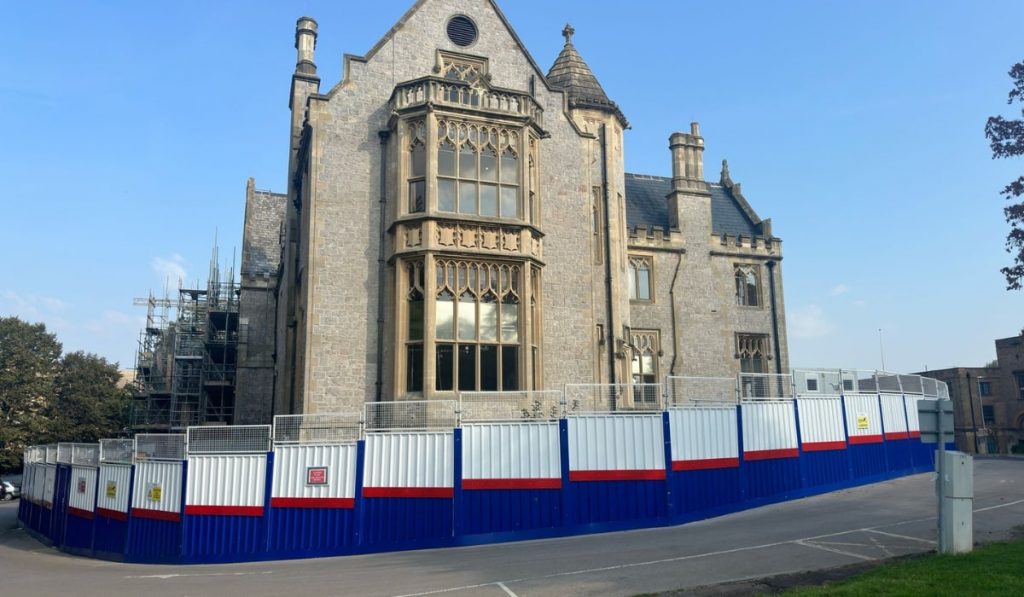 Sustainable Steel & Plastic Hoarding Solutions | Fast Fence