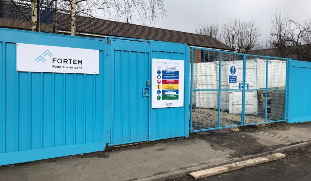 Sustainable Steel & Plastic Hoarding Solutions | Fast Fence